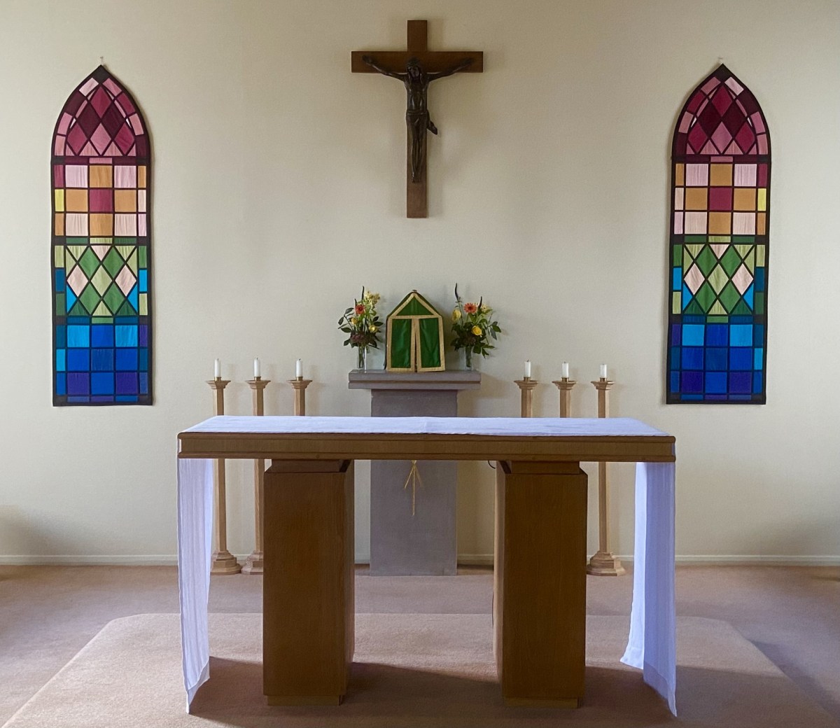 St Hugh of Lincoln Roman Catholic Parish, Knaphill – 95 Victoria Road ...